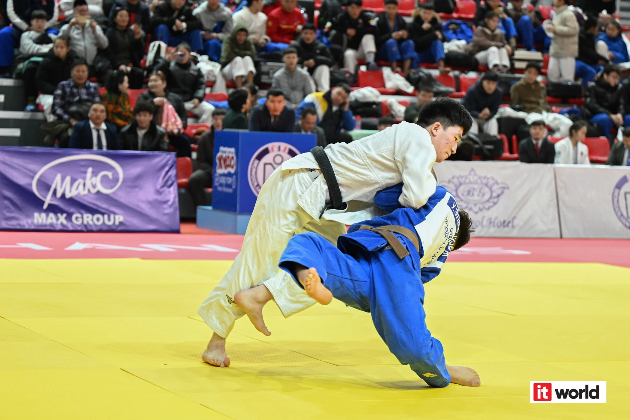 Жүдо бөхийн залуучуудын Улсын аварга шалгаруулах тэмцээн эхэллээ