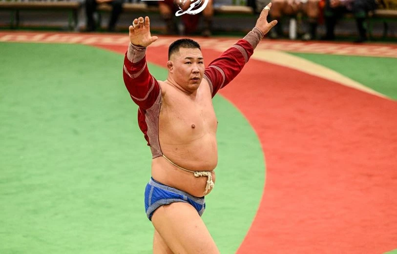 Улсын аварга О Хангай бөхчүүдийн чансааг өнгөлж байна